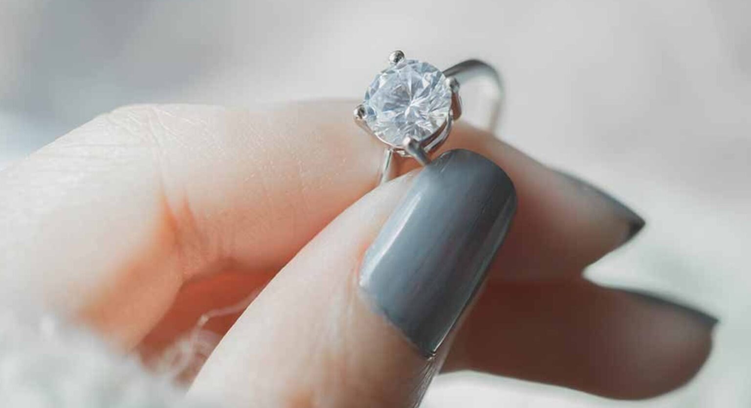 7 Ways to Tell if Your Ring’s Diamond is Real or Fake