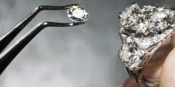 7 Ways to Tell if Your Ring’s Diamond is Real or Fake